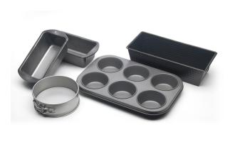 Choosing The Right Baking Tins and Moulds | Stay At Home Mum
