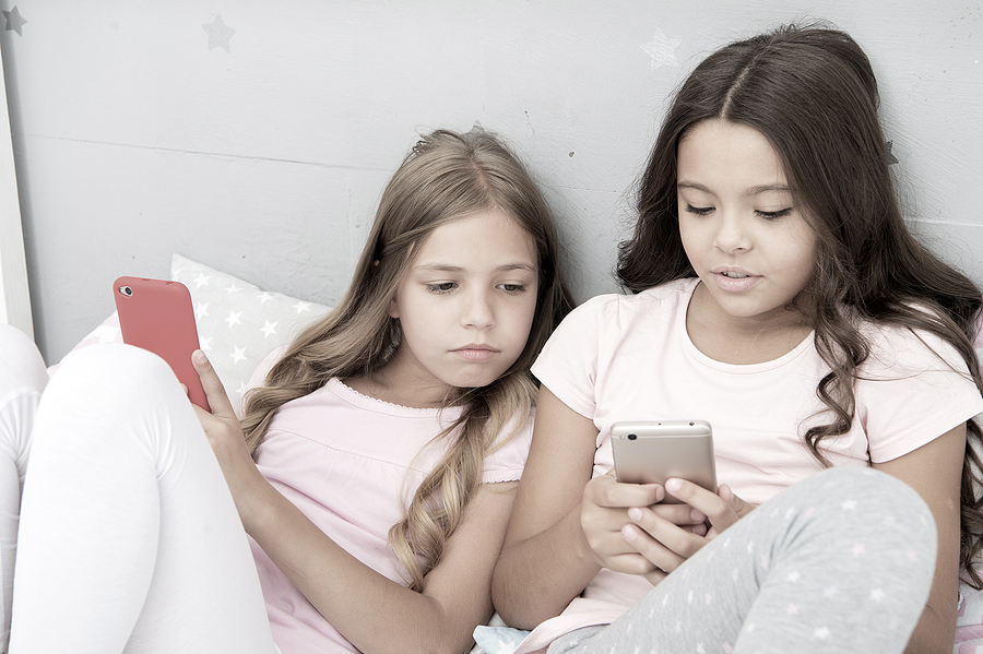 5 Signs Your Child's Social Media Habit has Turned Toxic (& What You Can Do About It, According ...